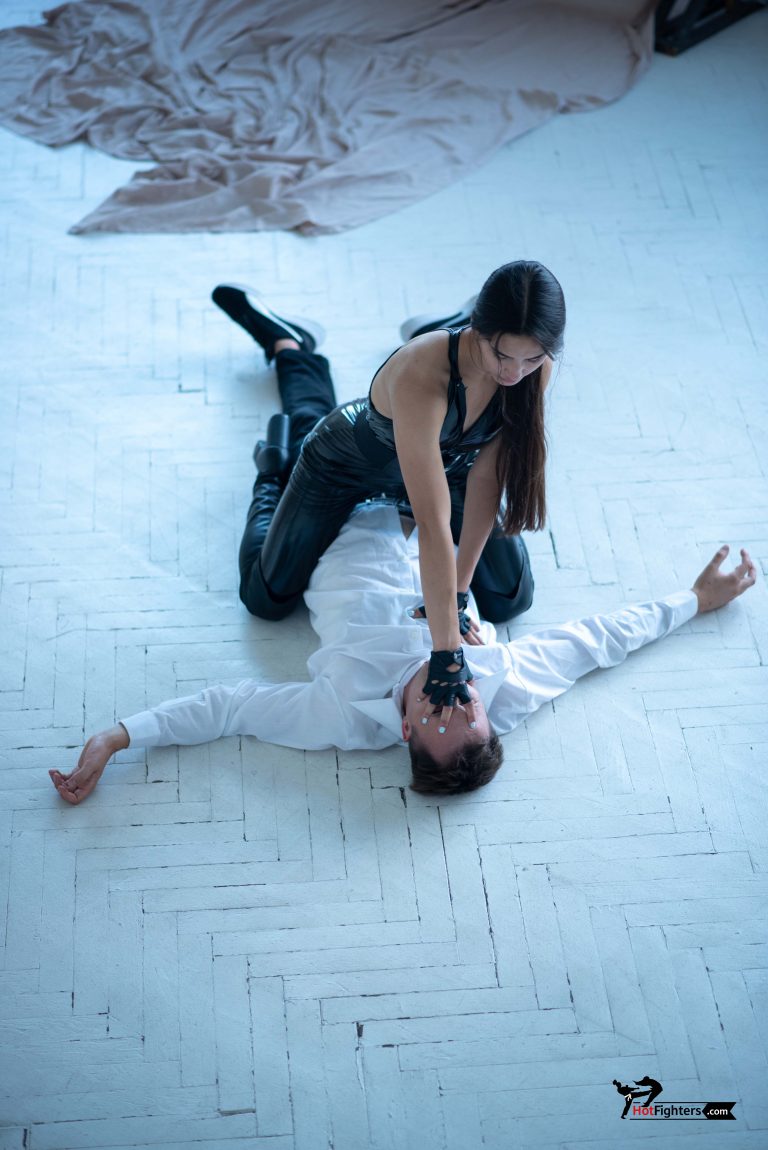 Interrogator Sonya – Hotfighters